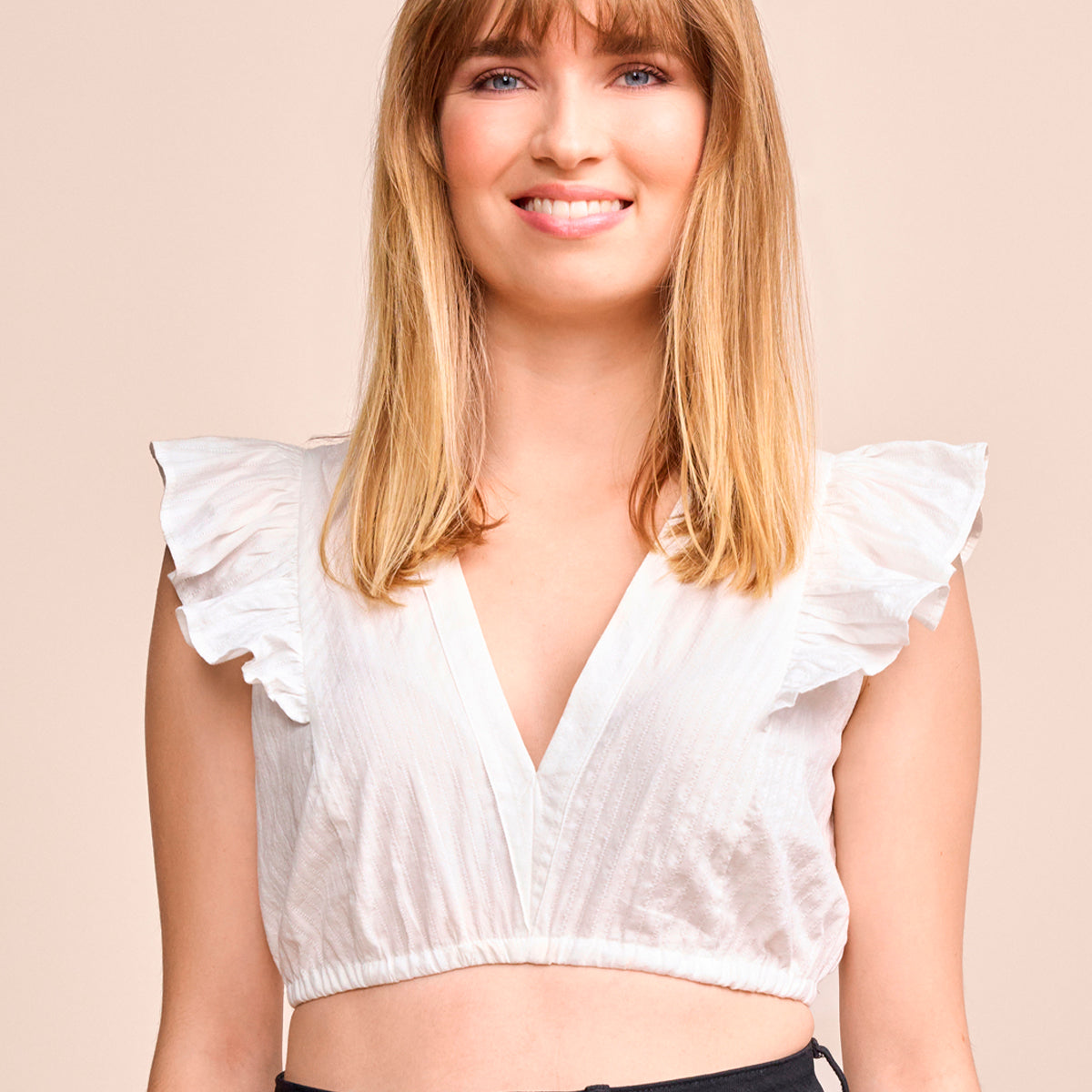 Dirndlbluse Ileyna: Weiß, Flügelarm, V-Ausschnitt